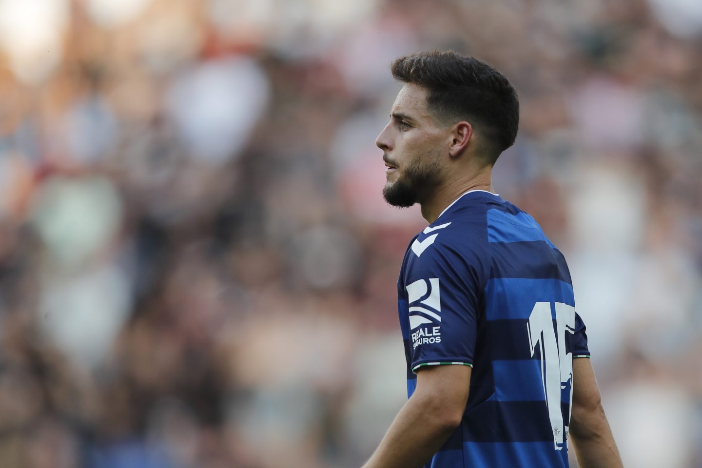 Report: Nottingham Forest make fresh bid for Alex Moreno