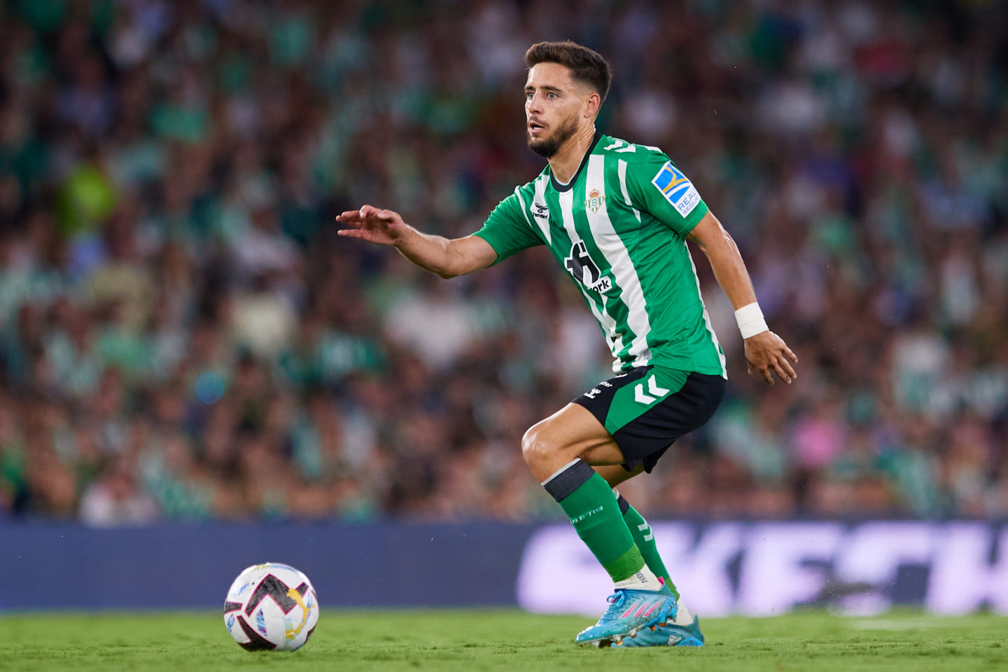 Report: Nottingham Forest offered Alex Moreno a pay rise