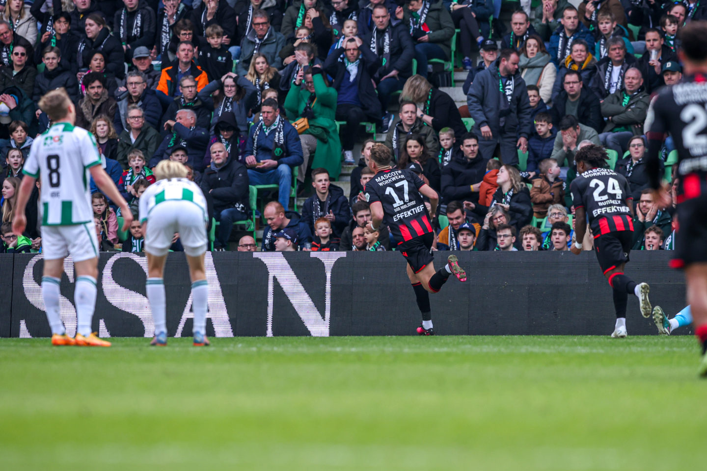Report: Nottingham Forest scout Sydney van Hooijdonk