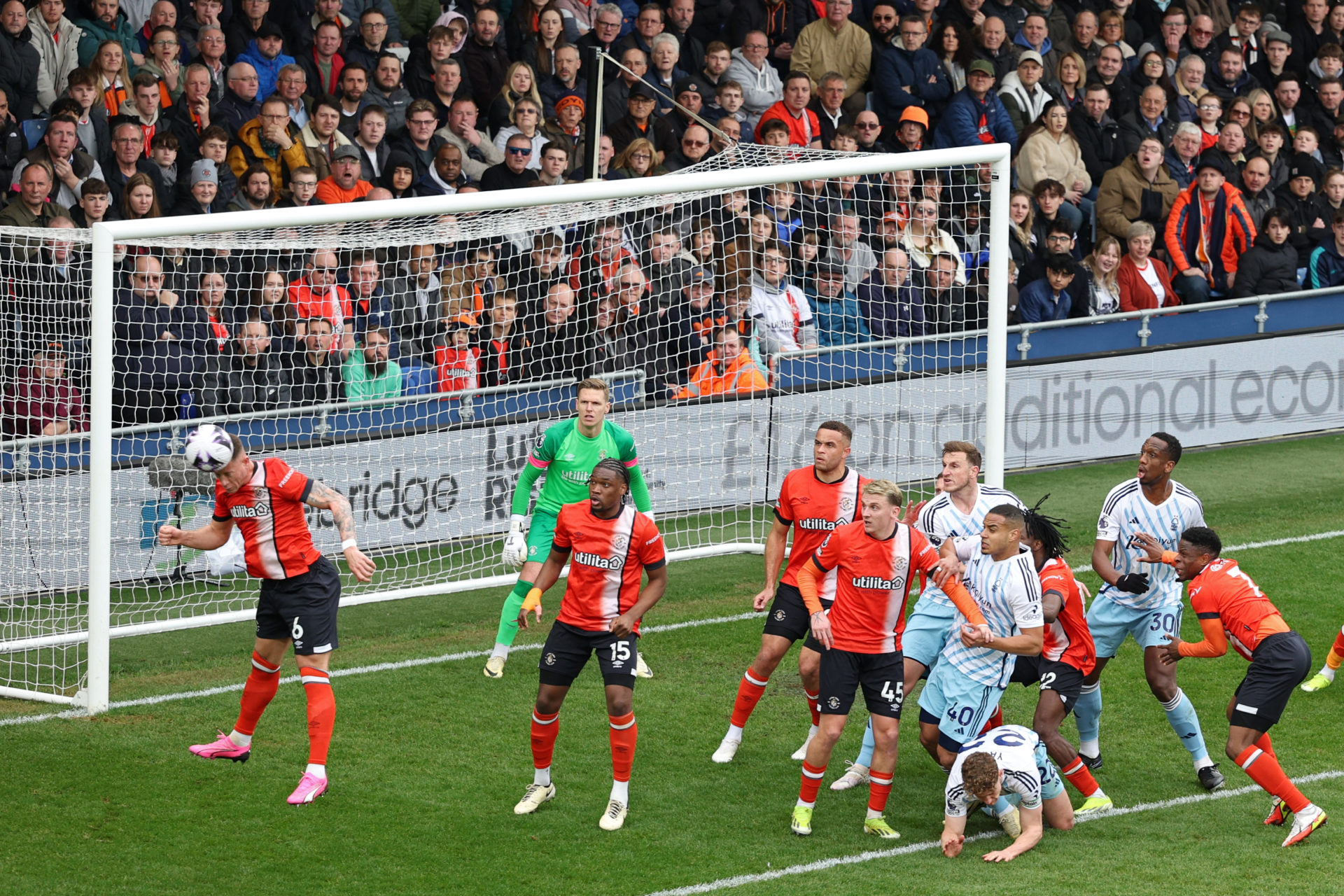 Sky reporter thinks Nottingham Forest could have got a penalty against ...