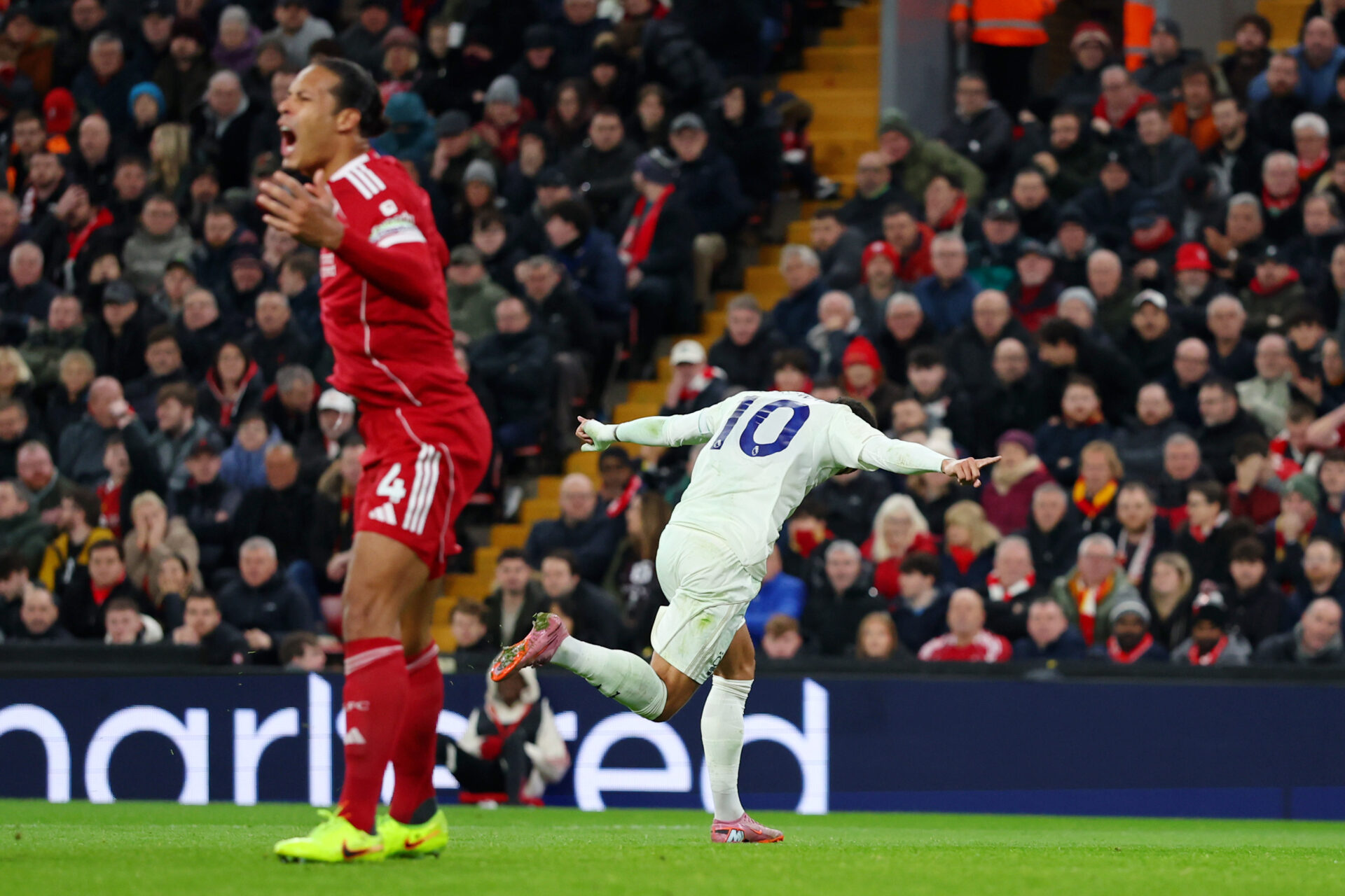Morgan Gibbs-White makes emphatic point as Nottingham Forest run riot ...