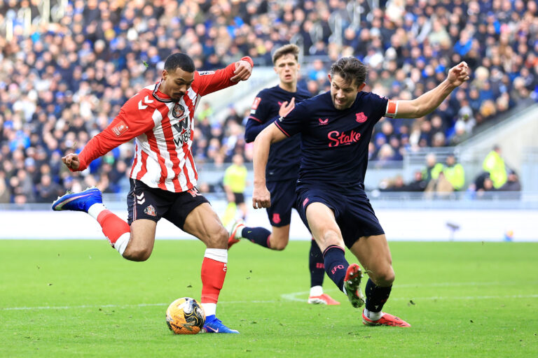 Nottingham Forest rival Everton to sign 'unbelievable' striker who ...